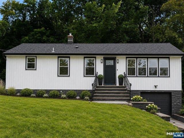 20 Manito Ave, Oakland, NJ 07436