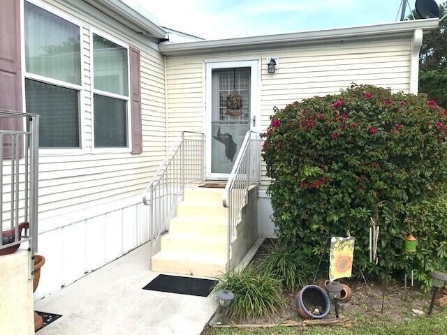 20 Madrid Ln, Port St. Lucie, FL 34952 | MLS #R10969 | Compass