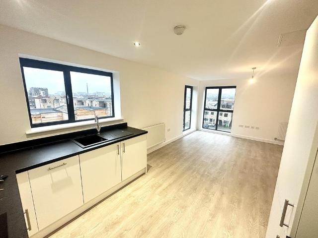 20 Maythorn House 1 Bridgewater. 2 bed apartment to rent £1,295 pcm £299 pw
