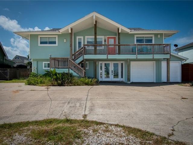 20 Mazatlan Dr, Rockport, TX 78382