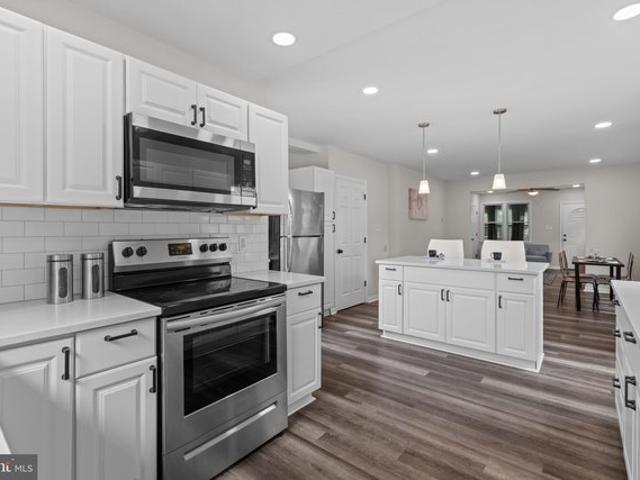 20 Melrose Ave, Lansdowne, PA 19050
