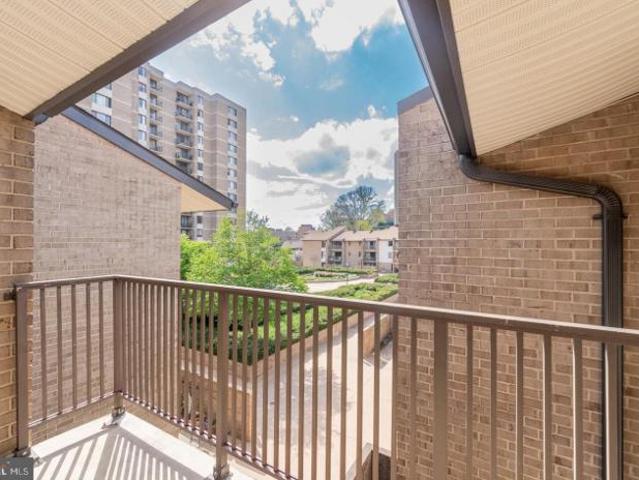 20 Monroe St #301, Rockville, MD 20850