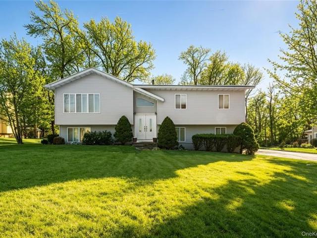 20 Mountainview Ave, Airmont, NY 10901
