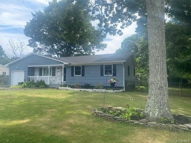 20 Musket Dr, Shirley, NY 11967