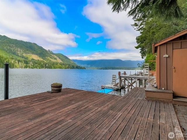 20 N Lakefront Loop, Hoodsport, WA 98548