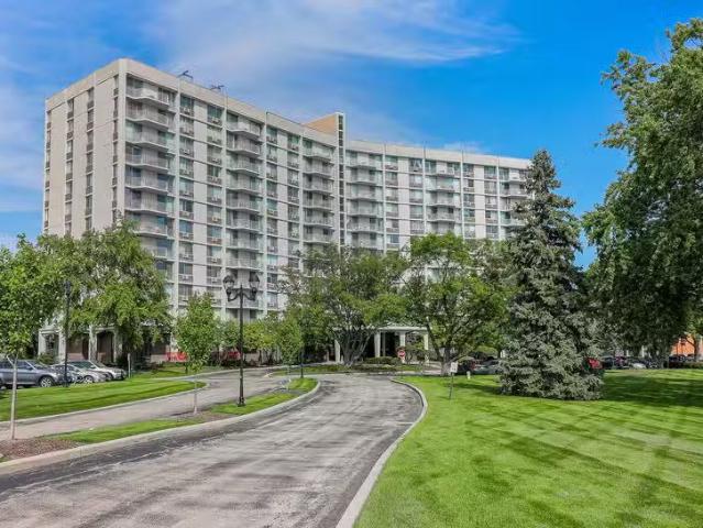 20 N Tower Rd #12F, Oak Brook, IL 60523 MLS 12106963