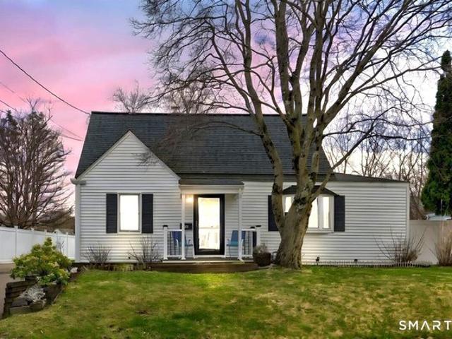 20 Nassau Cir, East Hartford, CT 06118