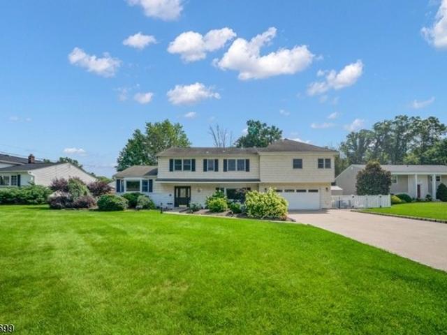 20 Normandy Rd, Montville Township, NJ 07058