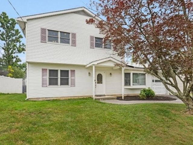 20 Normandy Rd, Mount Olive Township, NJ 07836