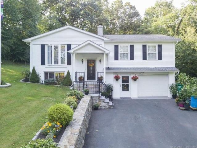 20 Oak Dr, Watertown, CT 06795