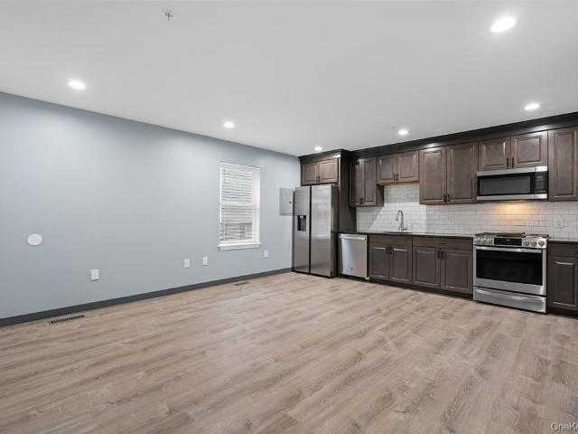 20 Oak Street 2