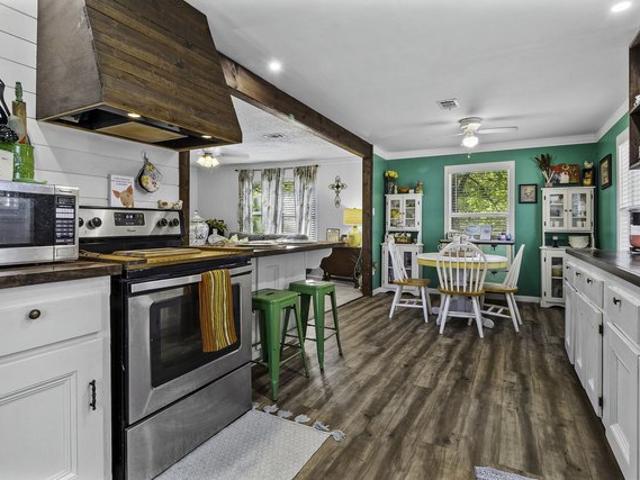 20 Oak Tree Dr, Pointblank, TX 77364