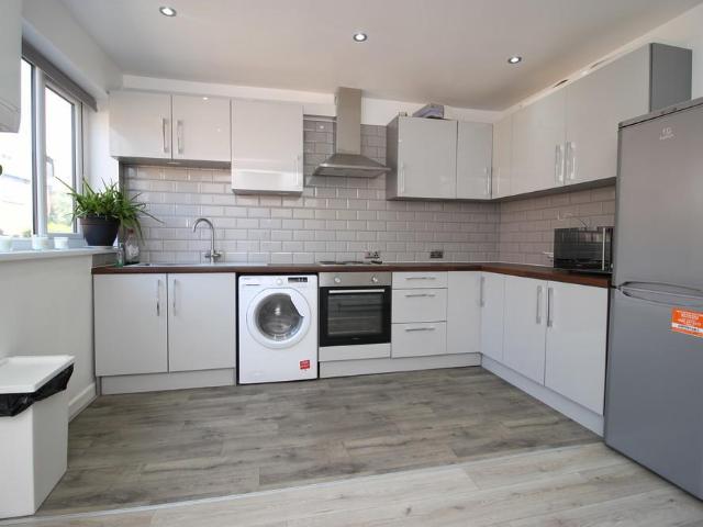 20 Park View Grove, Burley, Leeds LS4 2 bed townhouse to rent £1,170 pcm £270 pw
