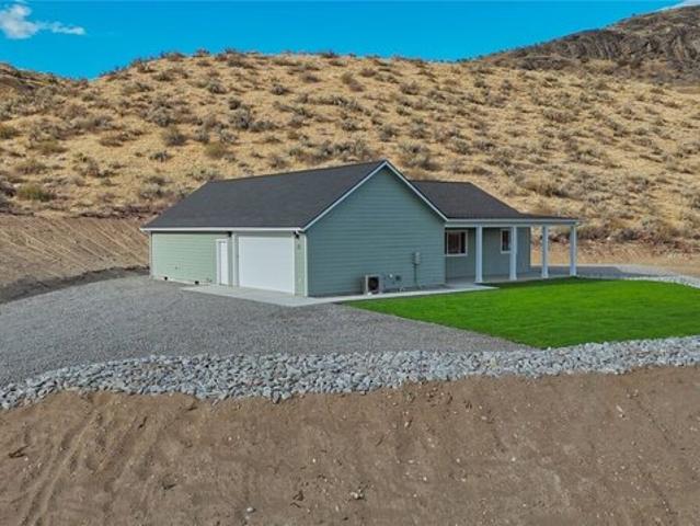20 Pats Ln, Omak, WA 98841