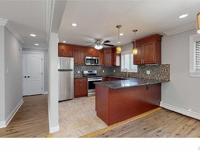 20 Perry Boulevard 1