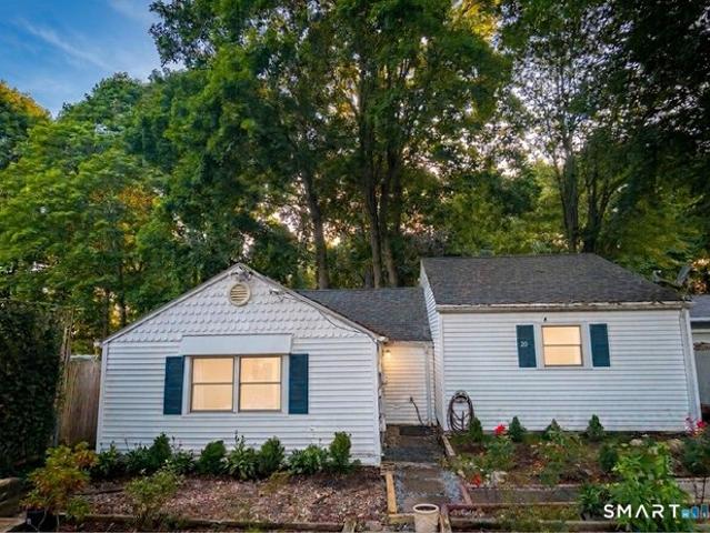 20 Pine St, Waterford, CT 06385