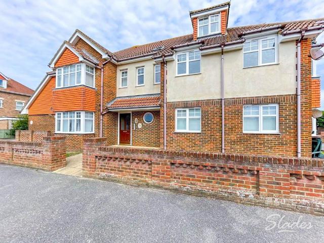 20 Pinecliffe Avenue, Southbourne. 2 bed apartment to rent £1,295 pcm £299 pw