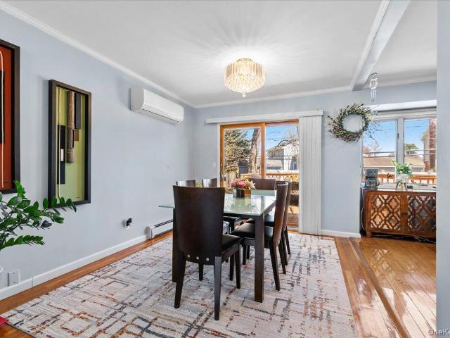 20 Pickwick Drive W