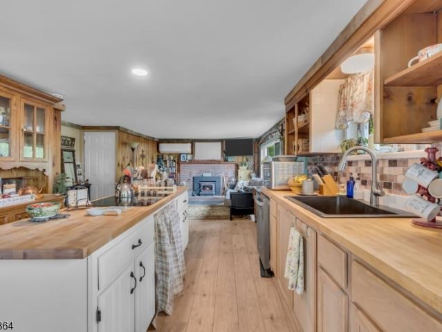 20 Plaza Dr