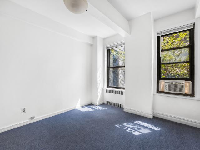 20 PLAZA Street E A16