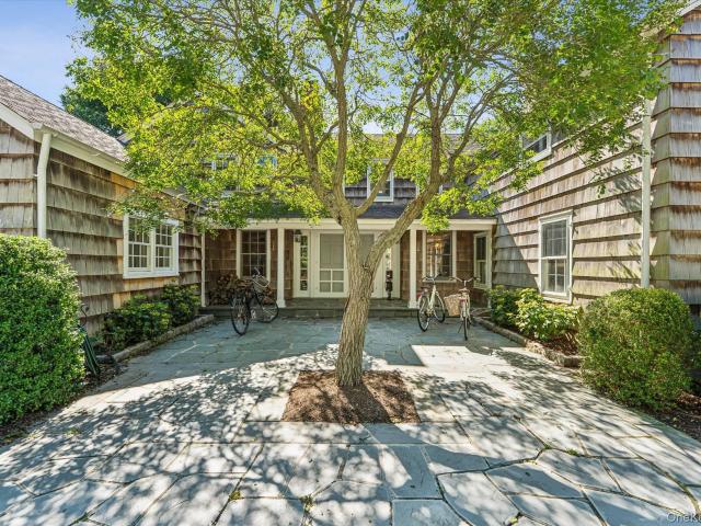 20 Quogue Street