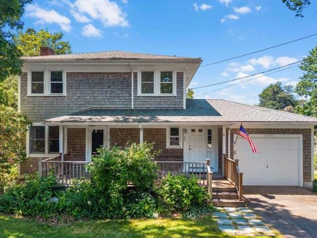 20 Quaker Rd, Falmouth, MA 02540