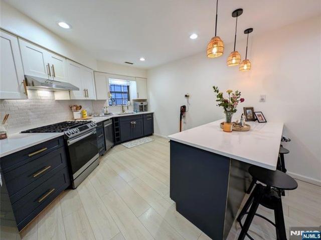 20 Quincy Ln Apt C, West Milford, NJ 07480