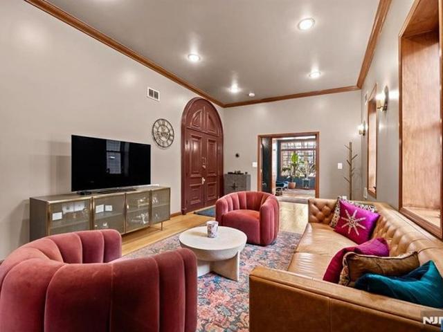 20 Reservoir Ave, Jersey City, NJ 07307