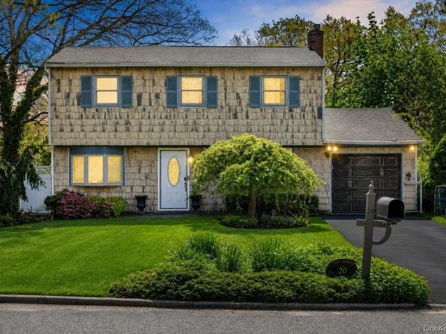 20 Revere Cir, Port Jefferson, NY 11776