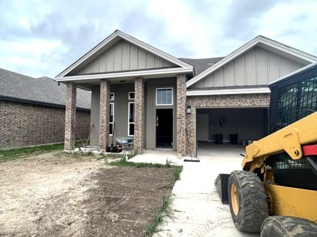 20 Rio Seco Dr, Uvalde, TX 78801