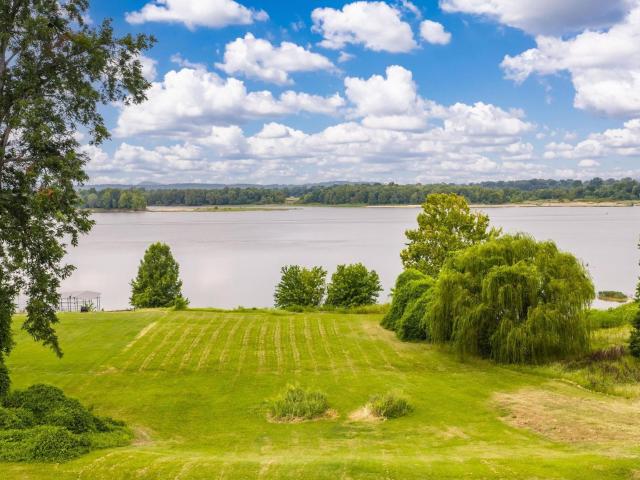 20 River Road Drive East