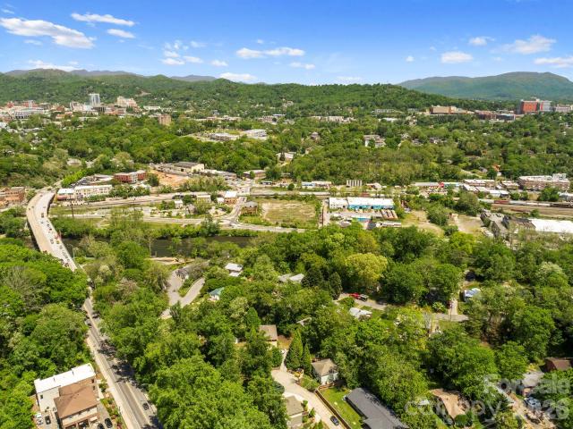 20 Riverlink Ln, Asheville, NC 28806 | MLS #4367 | Compass