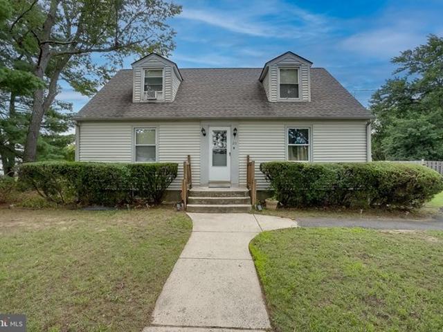 20 Rose St, Willingboro, NJ 08046