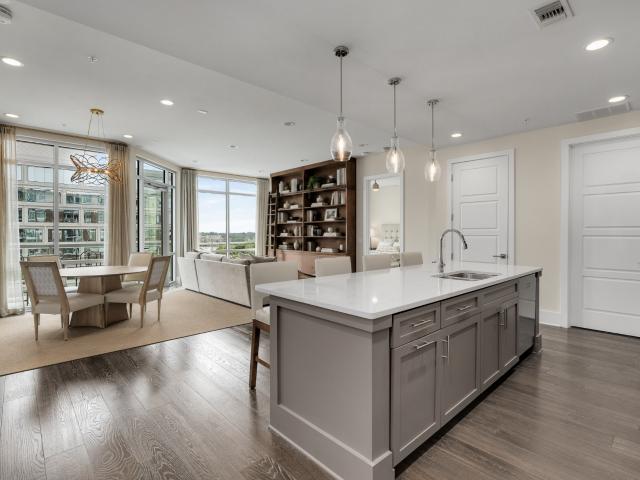 20 Rutledge St # 303