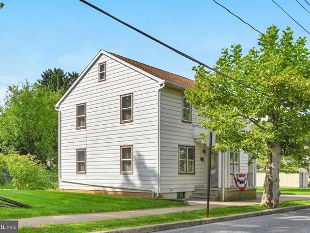 20 S Water St, Womelsdorf, PA 19567
