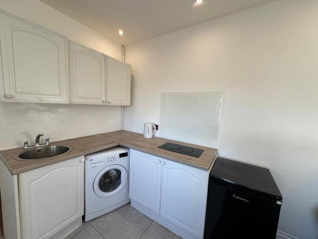 20 Sandyford, Flat, Glasgow, G3 ALL BILLS INCLUDED