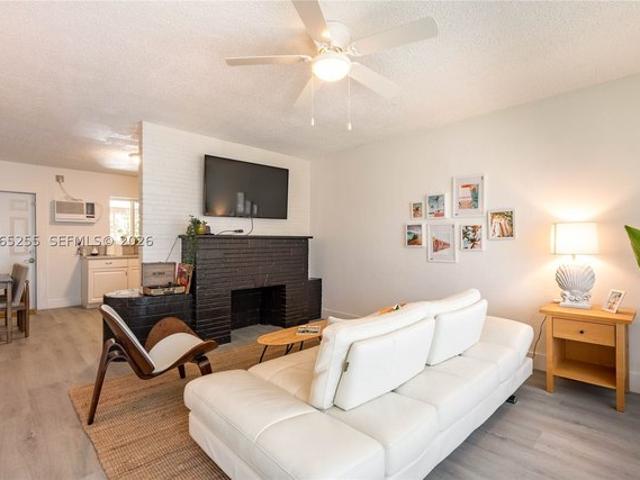 20 SE 13th Ter, Dania Beach, FL 33004
