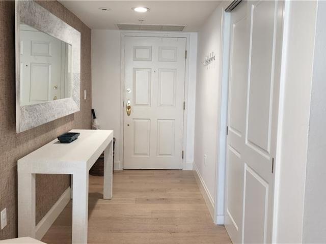 20 Seagate Dr, Unit 301, Naples, FL 34103 | MLS #225064