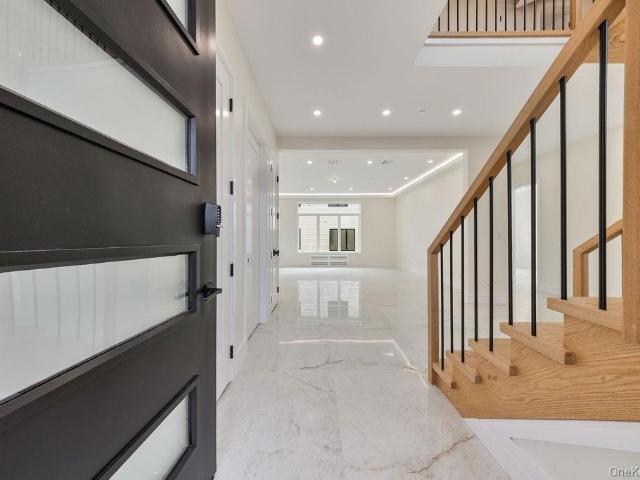 20 Singer Avenue 202