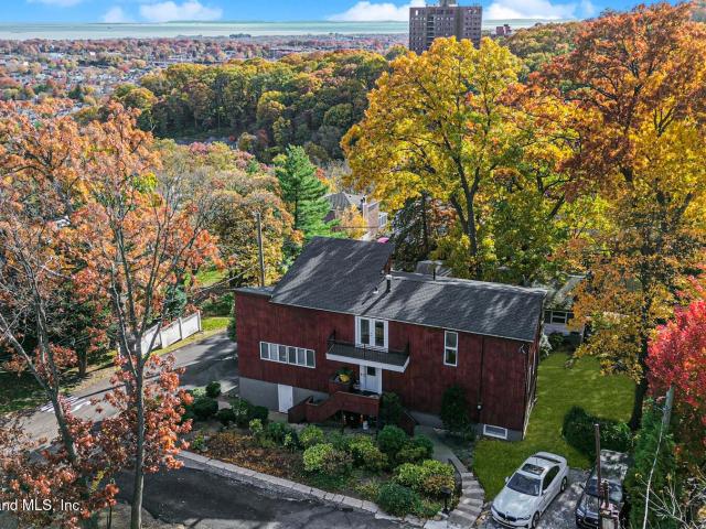 20 Signal Hill Road | Compass
