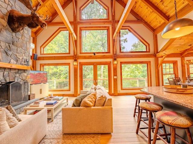 20 Spruce Dr, Lincoln, NH 03251