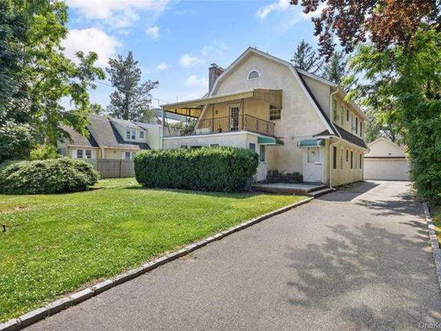 20 Spruce St, Great Neck, NY 11021