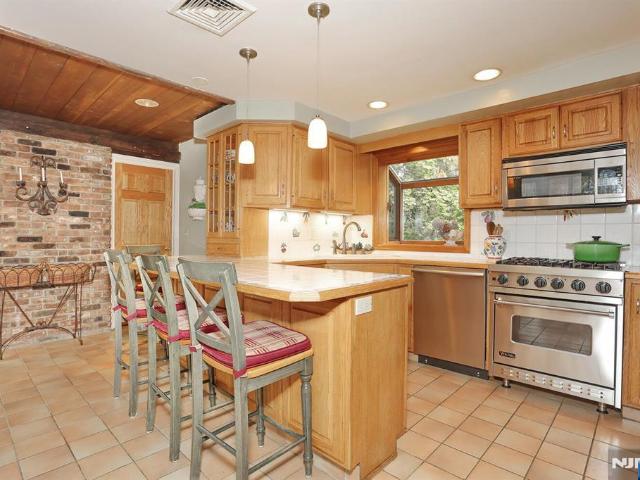 20 Spring Valley Road