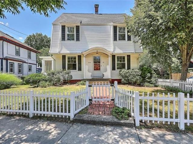 20 Summit Ave, Providence, RI 02906