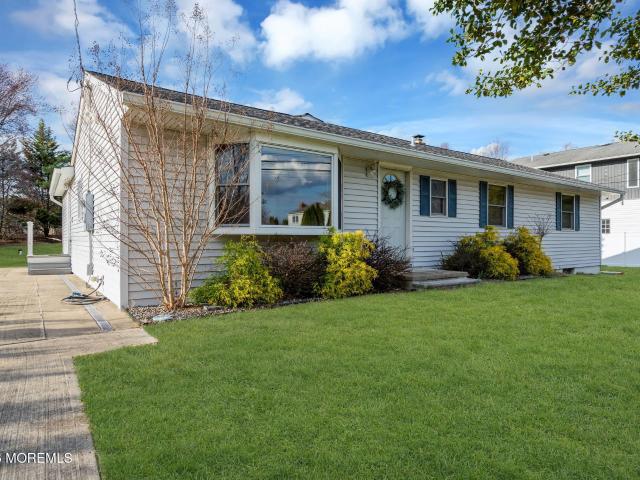 20 Sylvan Blvd, Howell, NJ 07731 | Compass