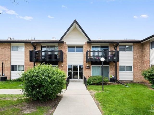 20A Kingery Quarter Apt 201, Willowbrook, IL 60527