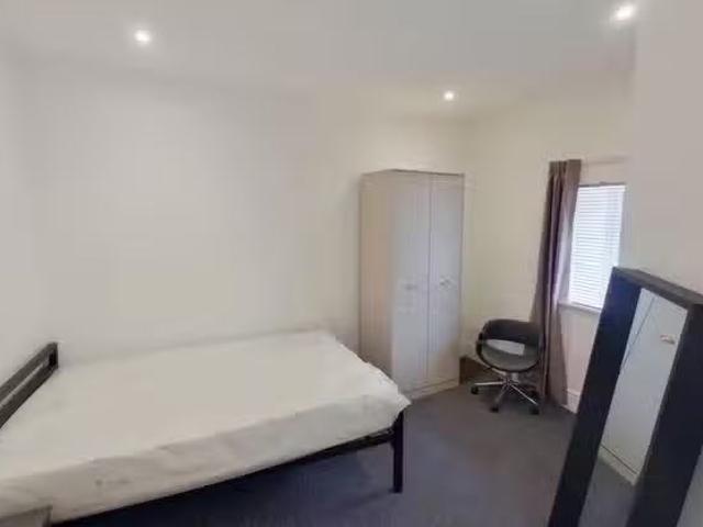 20F Portland Street 1 Bedroom House