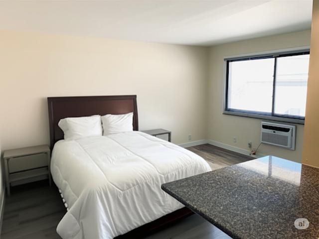 20th Street Apartments Studio Apartment for Rent at 944 N 20th St, Milwaukee, WI 53233 Avenues West