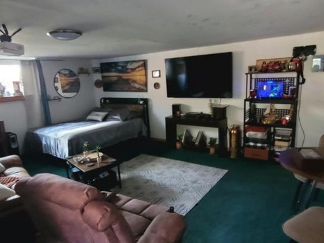 20x20 room w/ private Jacuzzi bathroom