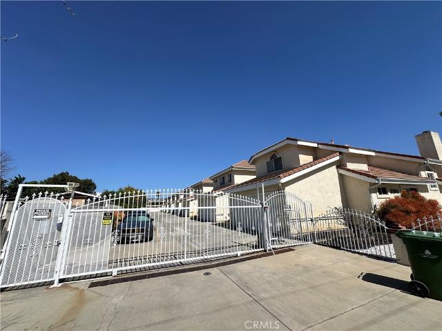 21041 Gault St, Unit C, Canoga Park, CA 91303 | MLS #TR26052